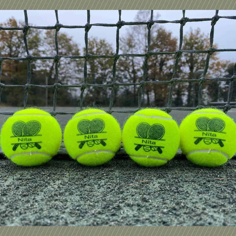 12 Best Gifts for Tennis Players | HappyGiftee.com